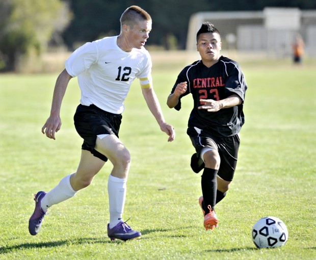 Prep boys soccer: Philomath forges ahead with veteran lineup