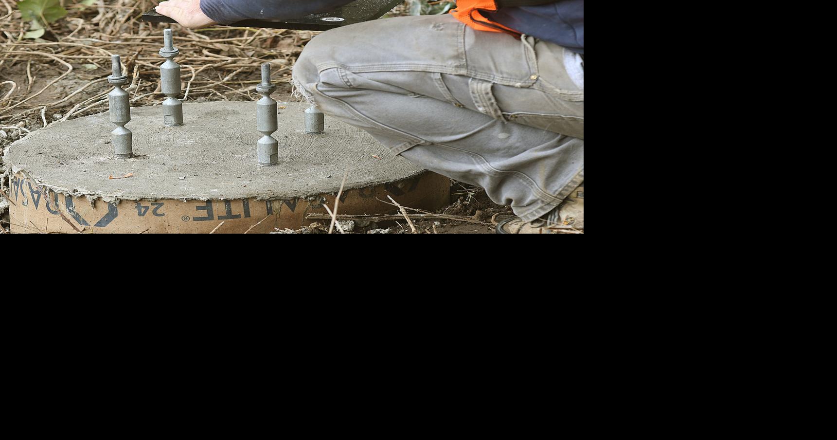 Gallery: Installing new Welcome to Albany Signs