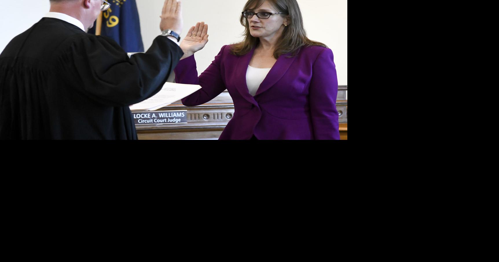 New Benton judge sworn in