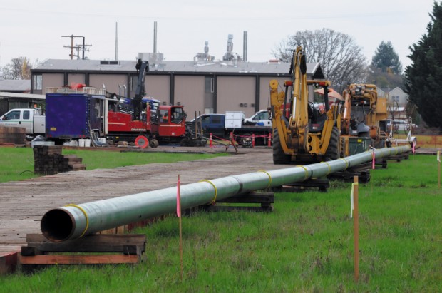 Workers dig deep for gas line