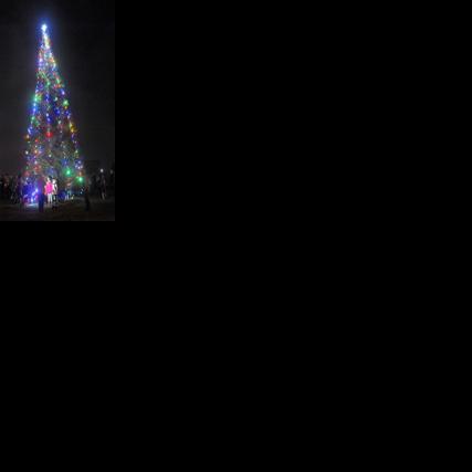 Philomath lights up holiday season with annual tradition