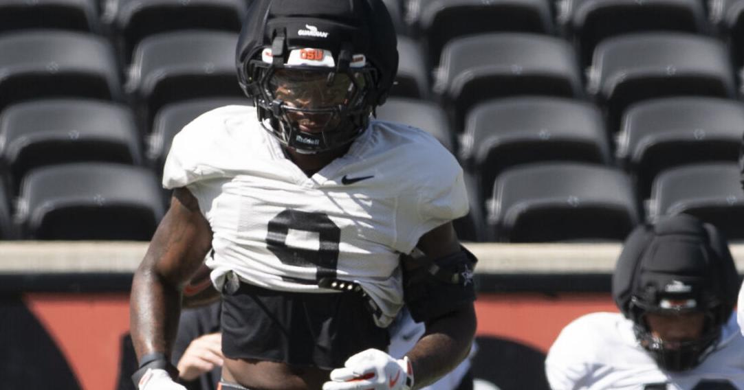 Oregon State football coach Trent Bray praises linebackers