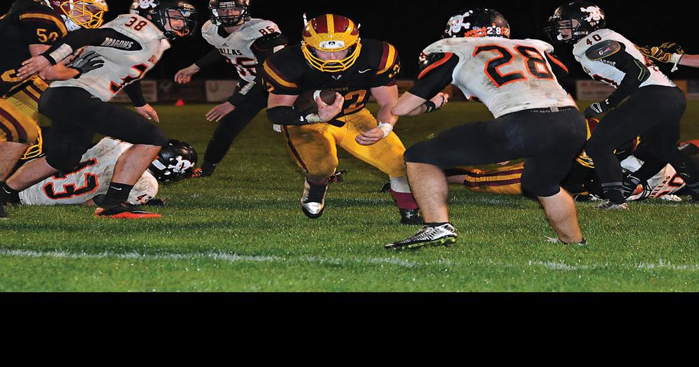 Prep football: Crescent Valley outlasts Dallas, 31-26