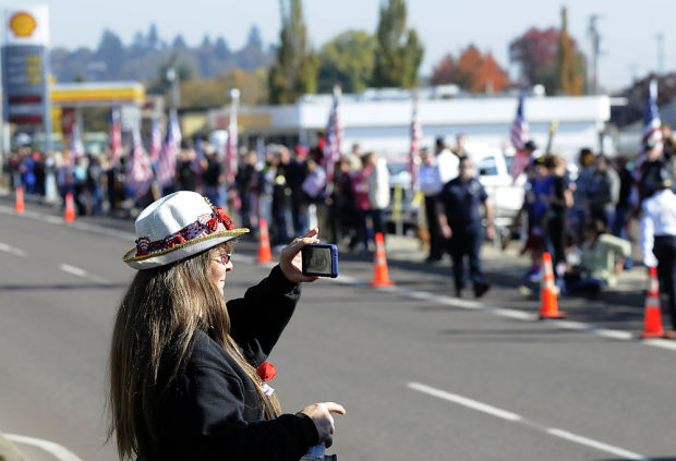 Crowd greets motorcade for fallen Philomath soldier Cody Patterson