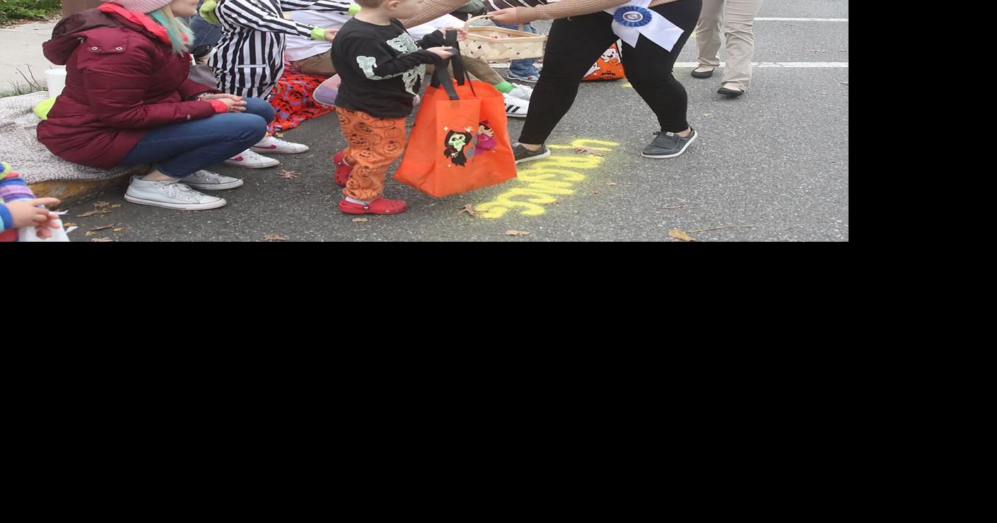 Handing out candy at Harvest Parade | News | gettysburgtimes.com