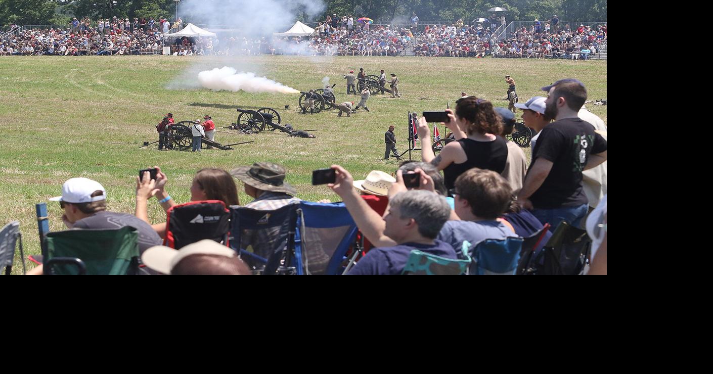 Watching the re-enactment | Local News | gettysburgtimes.com