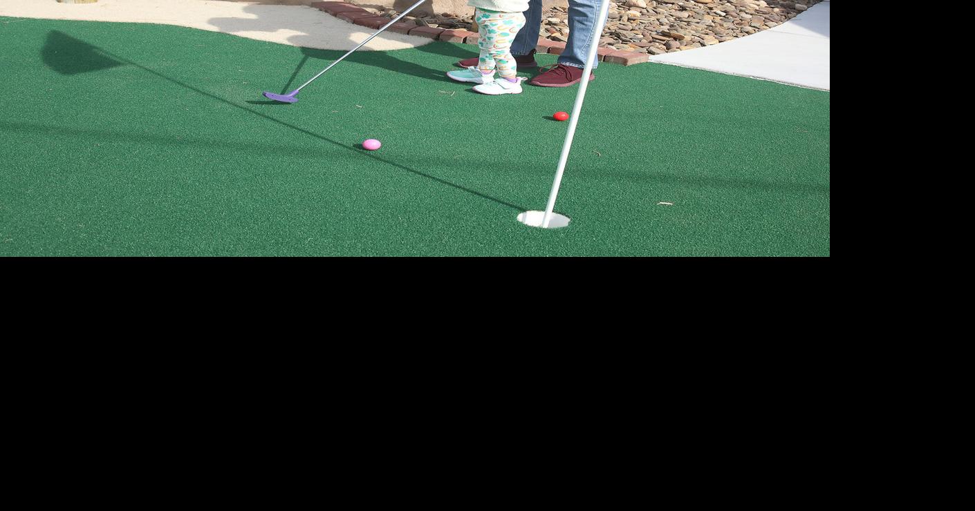 Pitzer plays a round of mini golf | Local News | gettysburgtimes.com