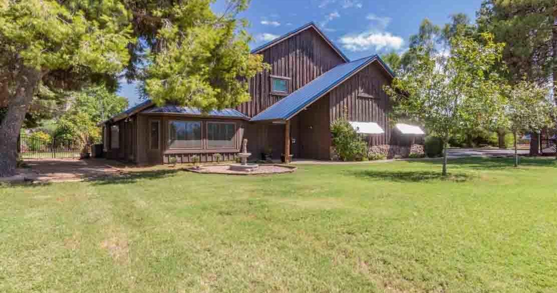 Controversial Gilbert complex sells for $1.03M | News | gilbertsunnews.com