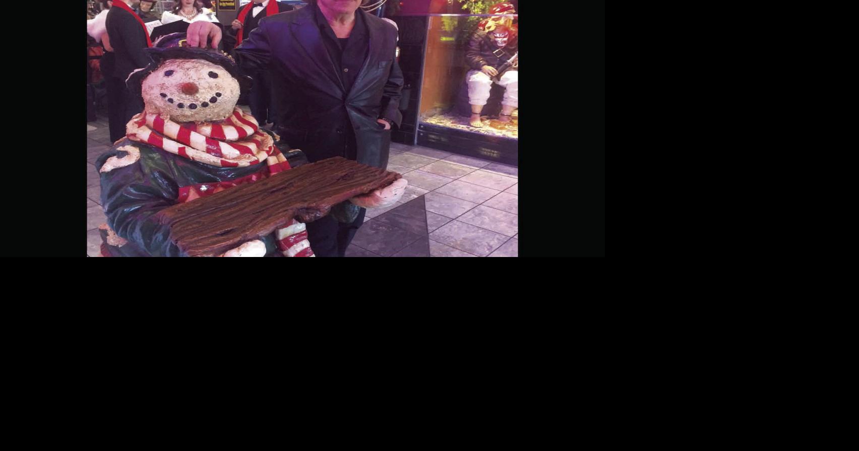 Michael Pollack spreads holiday cheer, lights | Getout | gilbertsunnews.com