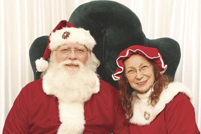 Historic Downtown Glendale puts on Christmas in July event | Features ...
