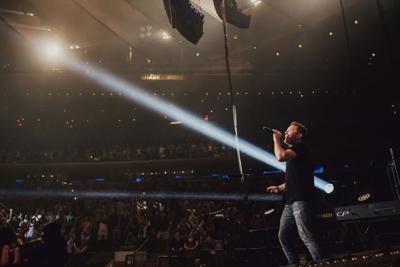 Tomlin brings ‘Holy Roar’ to Glendale | Arts And Entertainment ...