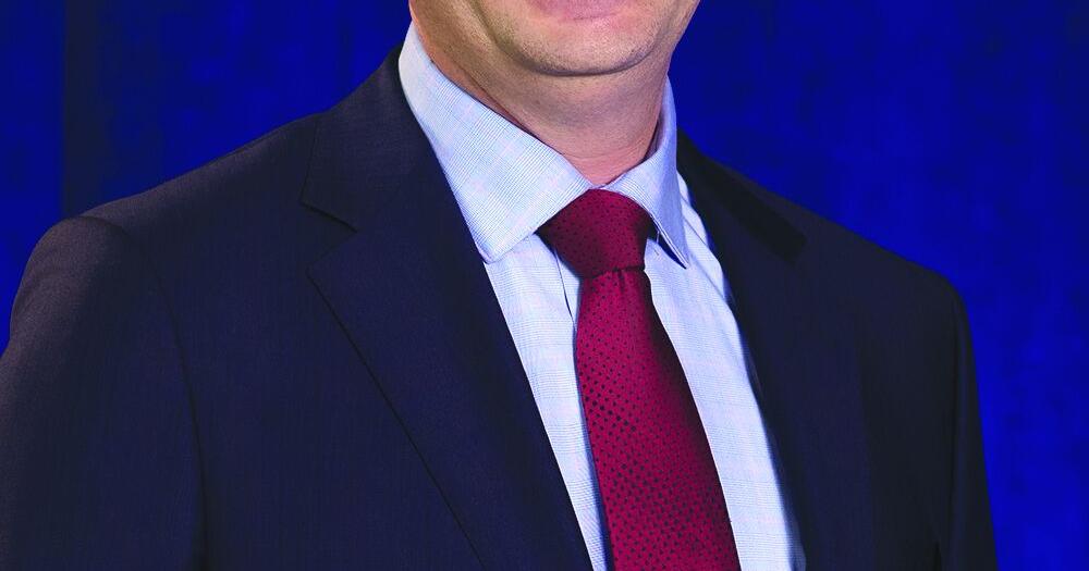 Adkins prepares to ‘lead on his feet’ | News | glendalestar.com