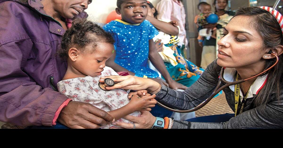 Pediatric hospitalist teaches children to 'smile' | News | glendalestar.com