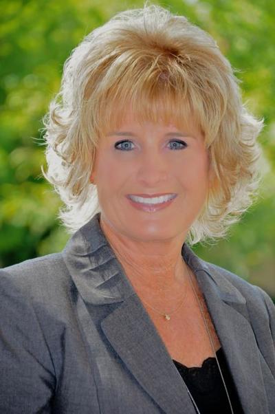 Glendale American wins teacher assisant award | News | glendalestar.com