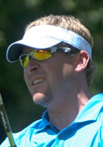 Albrecht leads men’s city golf tournament