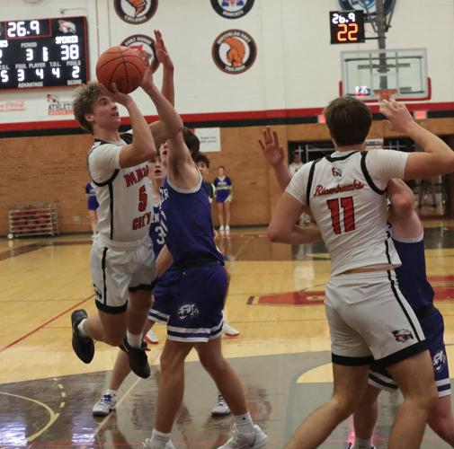 High School Boys' Basketball: Mason City overwhelms Spencer