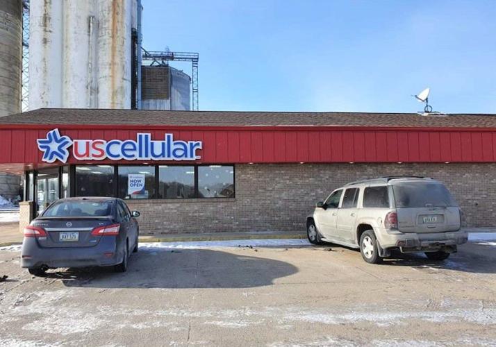 New US Cellular store is now open along Highway 69 in Forest City