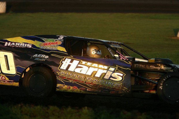 Star-studded victory: Mills wins heated Night of 1,000 Stars