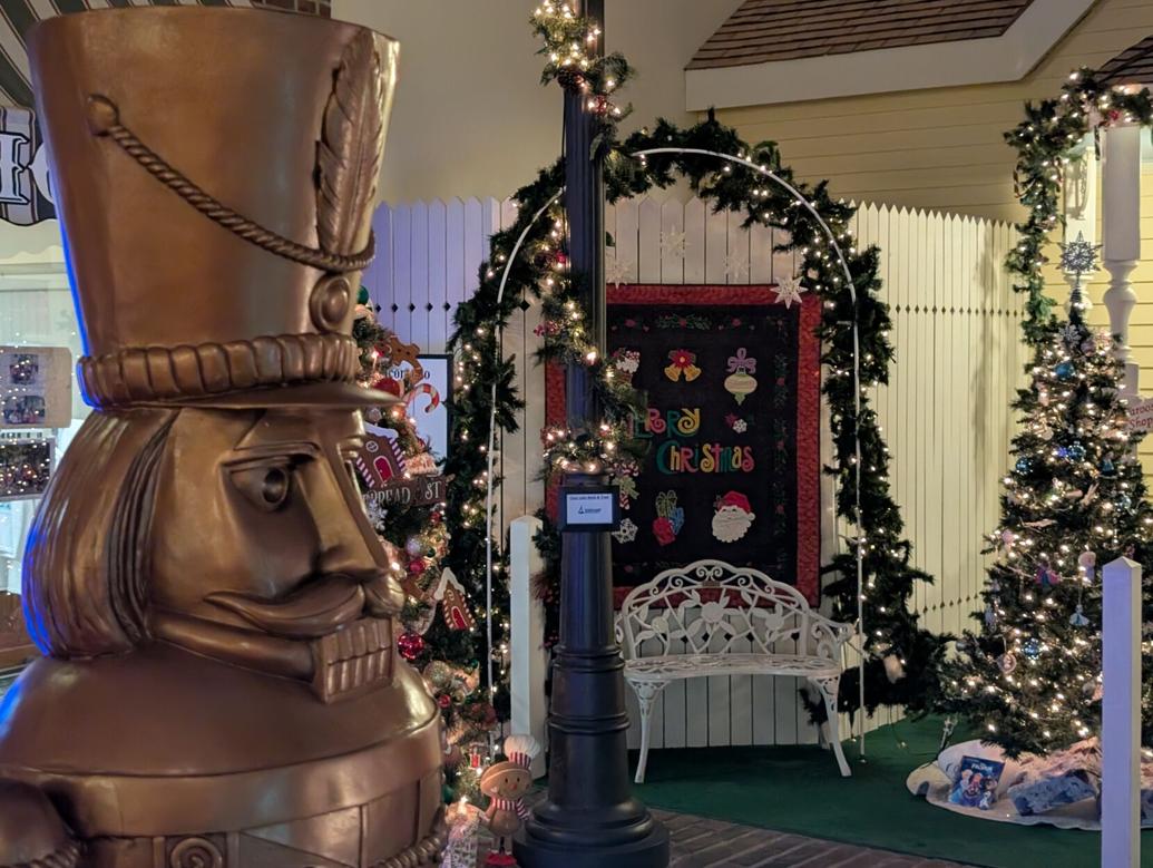 Lighting of the Mayor's Tree kicks off holiday season