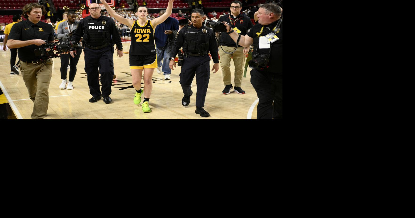 Clark continues push toward women's scoring record