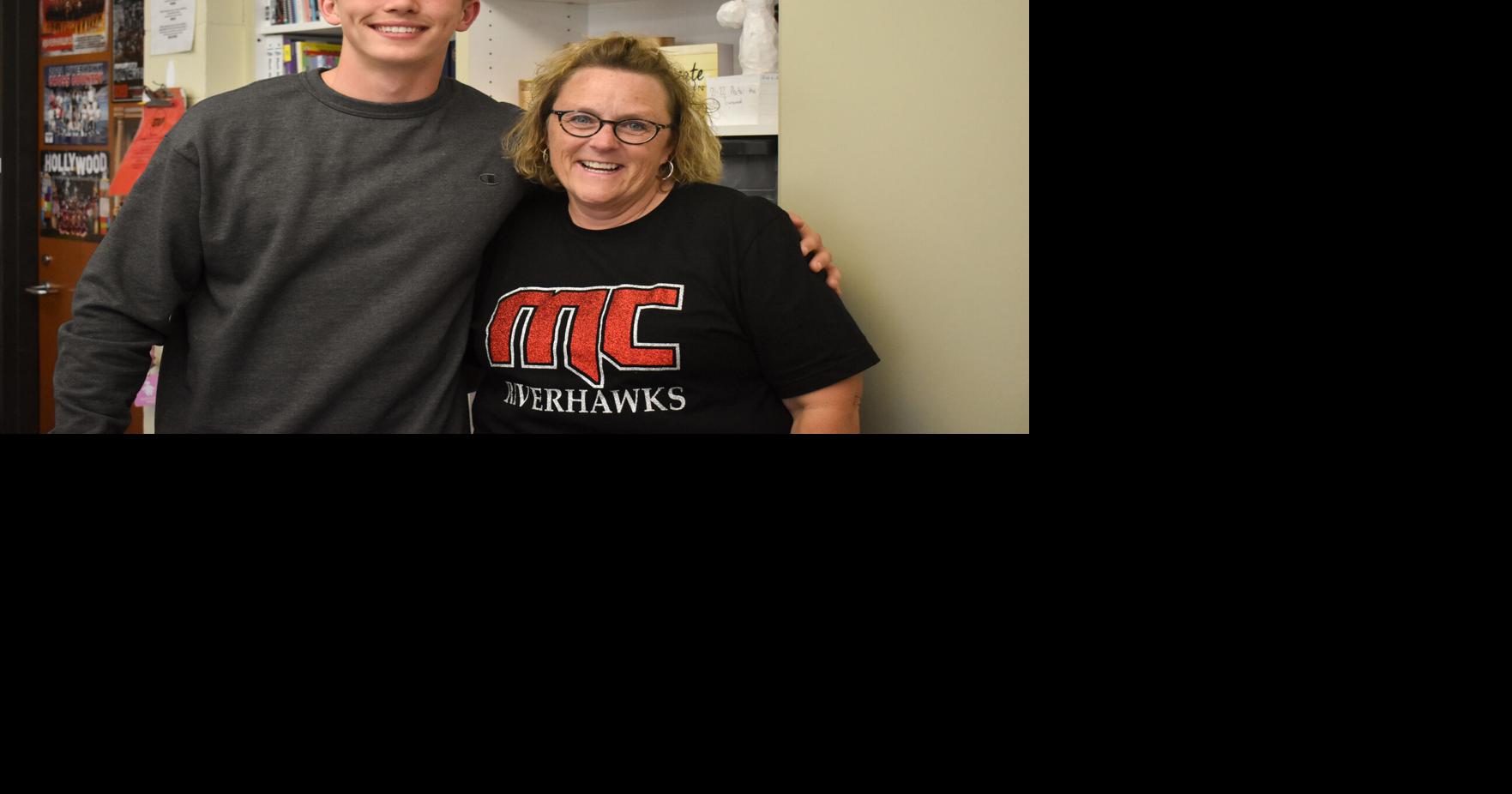Riverhawk heroes: Mason City football players honor educators