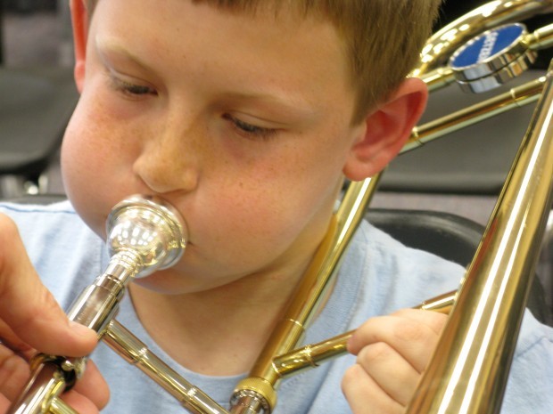 Kids try out instruments at Garner-Hayfield Elementary