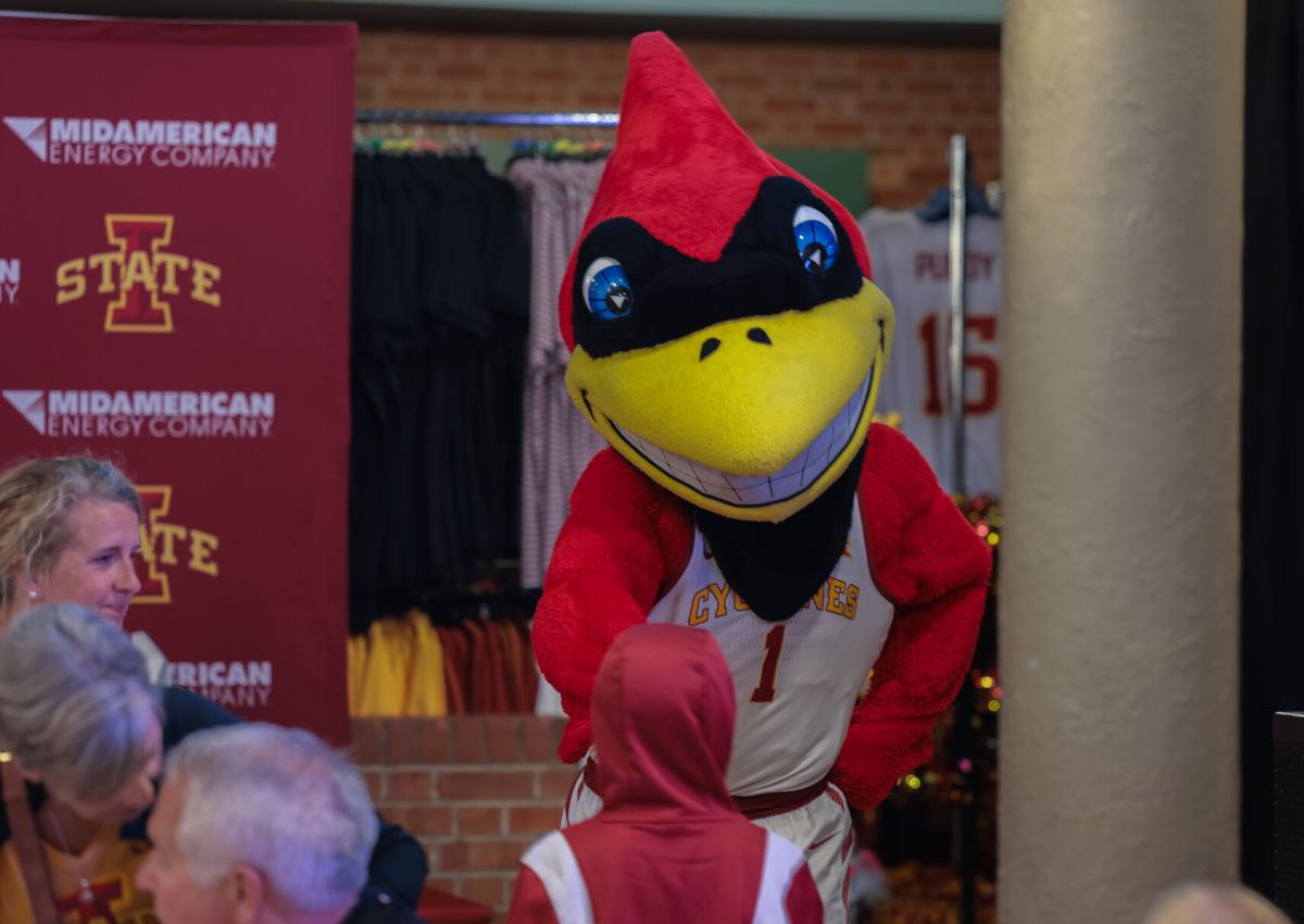 Campbell lauds Bacon during Tailgate Tour stop in Clear Lake