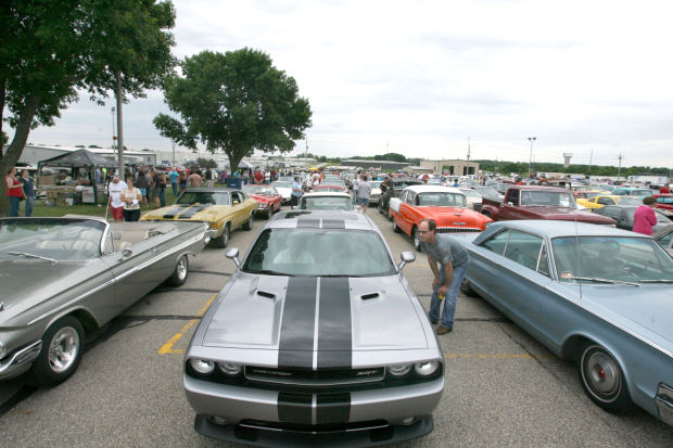 Hundreds of classic cars cruise the lake