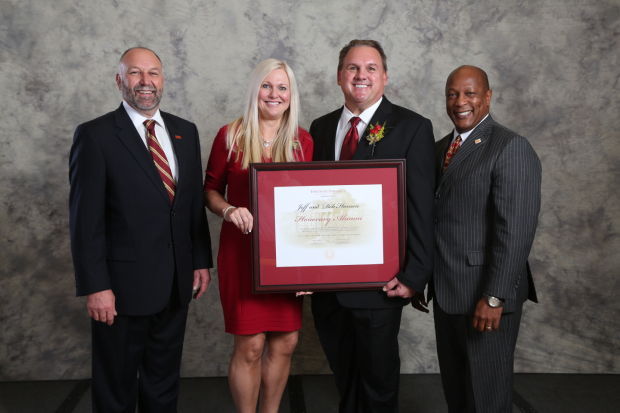 Iowa Selects Farms owners honored by ISU Alumni Association