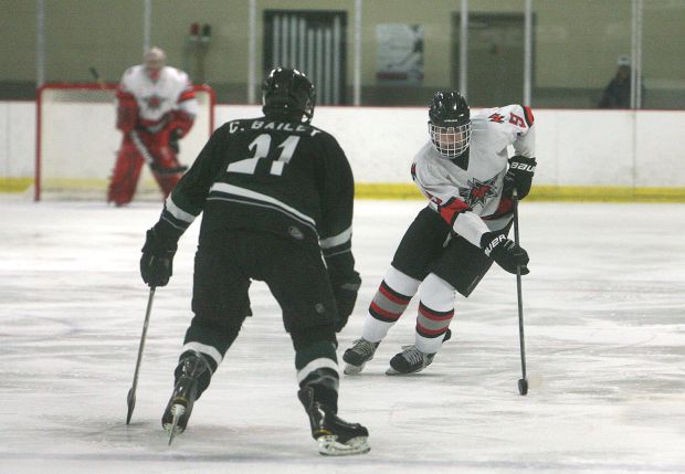 Mohawk Hockey Club tops Cedar Rapids in home opener