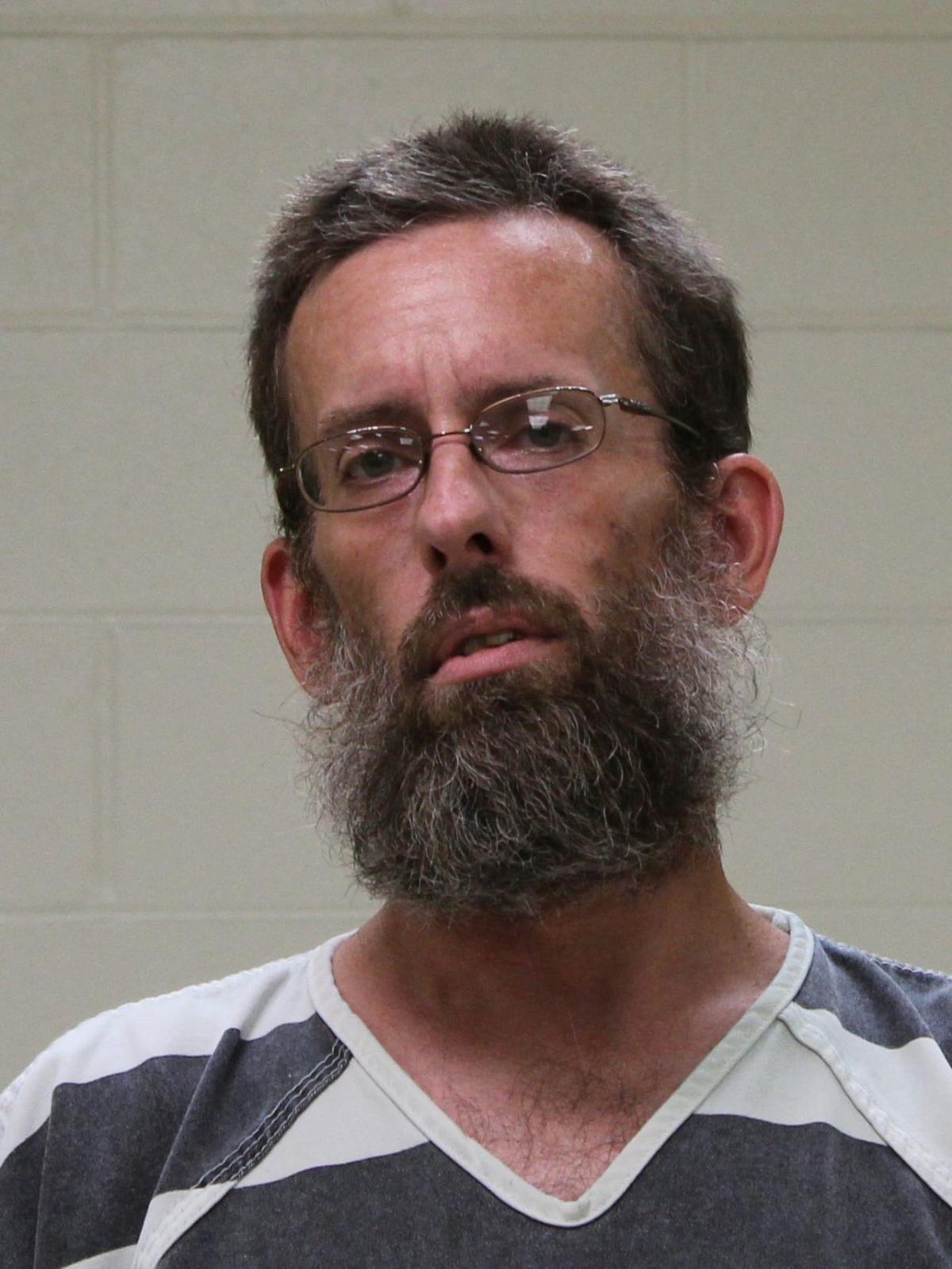 Clear Lake man arrested for punching woman's knee