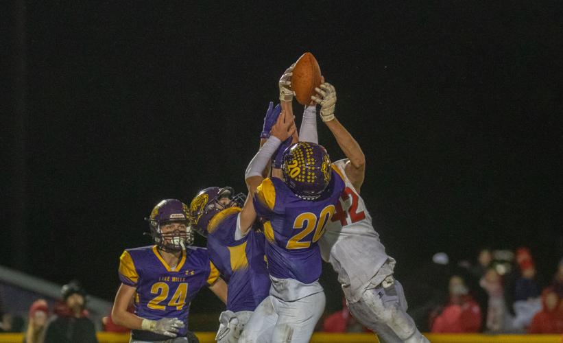 High school football scores from Week 9 action in Iowa
