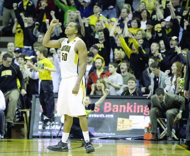 Cole survives twists, turns for Hawkeyes