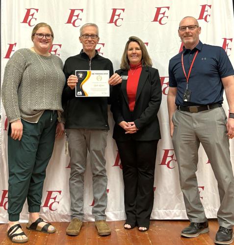 Forest City paraeducator Bob Ritter receives AEA award