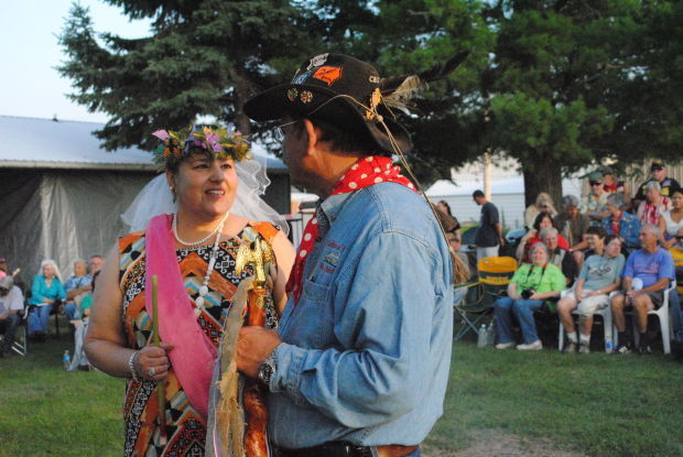 Couple marries in hobo ceremony
