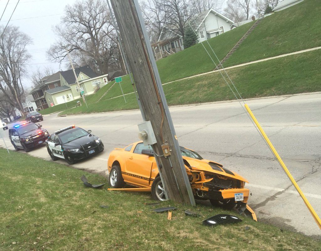 Car smashes into utility pole in Mason City