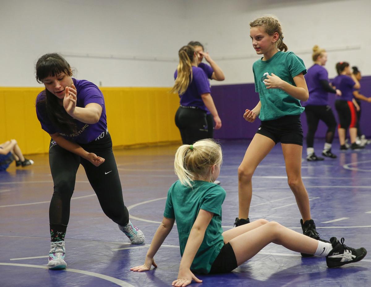 Waldorf University clinic sheds light on girls wrestling