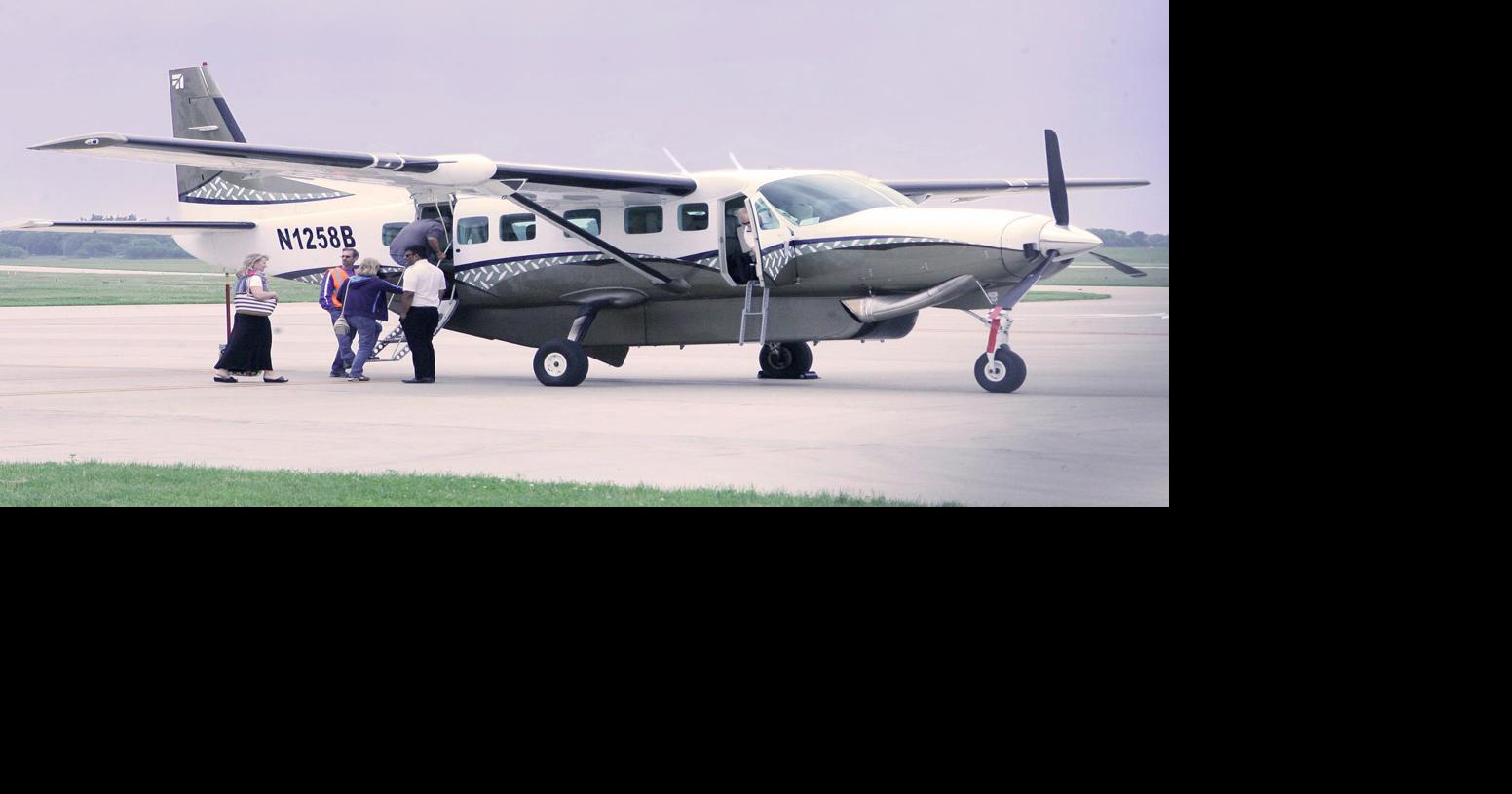 Air Choice One gets Mason City commission's support for continued service