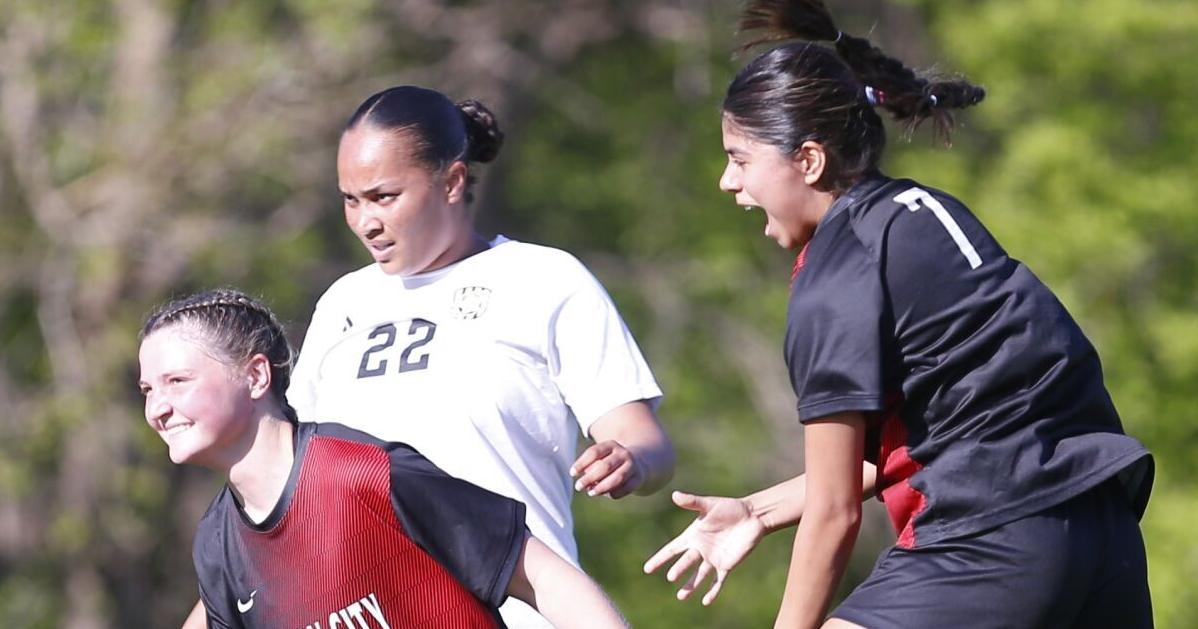 High School Girls' Soccer: Mason City and Clear Lake