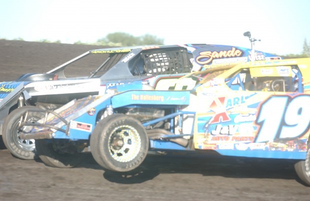 Hansen wins Dirt Tour stop at I-35