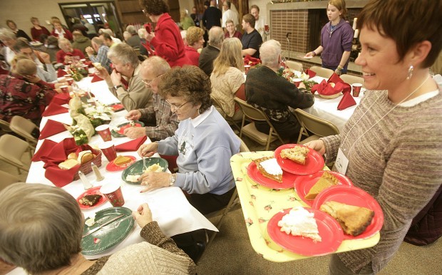 More Than 400 Enjoy Christmas Dinner Mason City And North Iowa