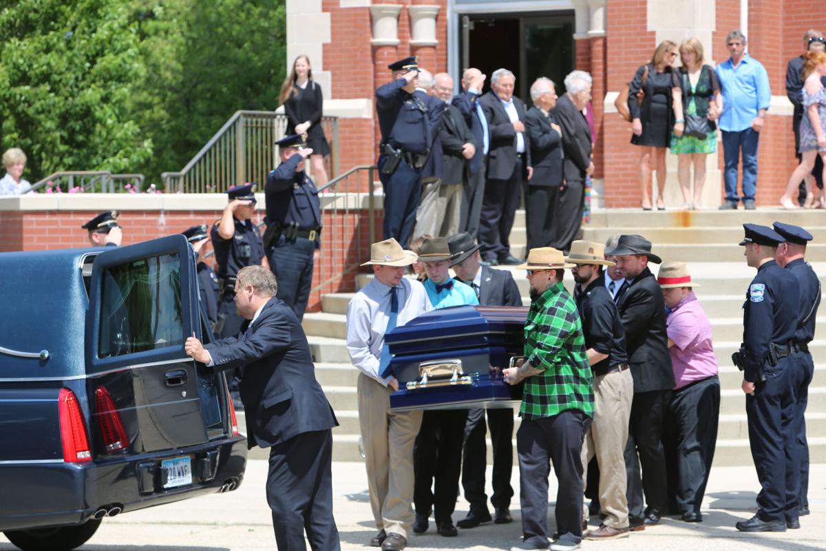 Longest-serving Mason City police officer honored at funeral