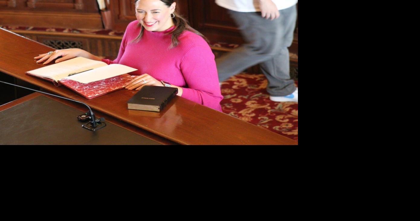State Sen. Catelin Drey sworn in to represent Sioux City