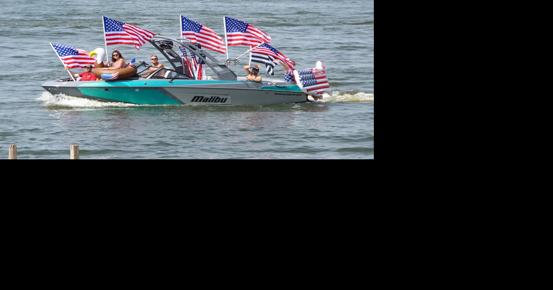 Independence Day boat parade on Clear Lake draws crowds