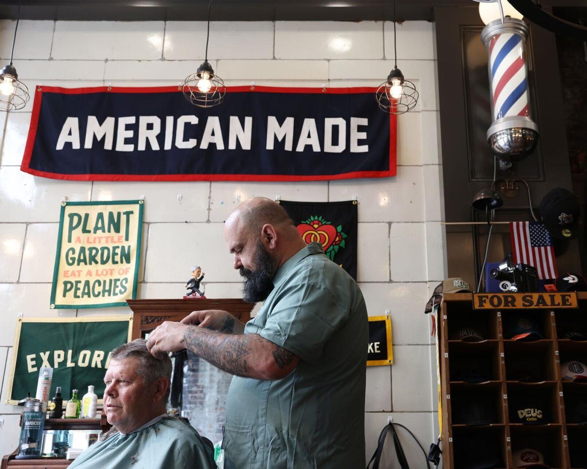Davenport barber gives free haircuts to homeless people