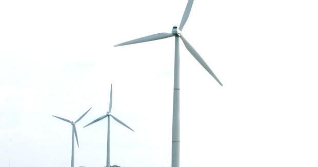 Winnebago board to review wind turbine setbacks