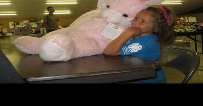 Clover Kids show stuffed animals at Franklin Fair