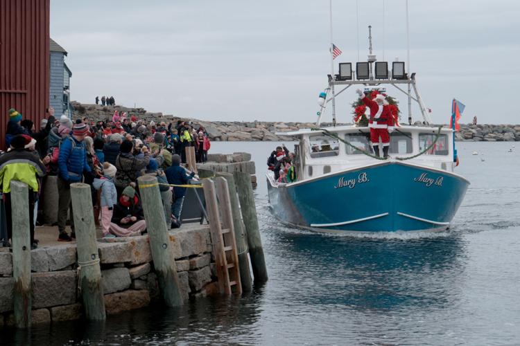 Santa makes early visit by boat | Local News | gloucestertimes.com