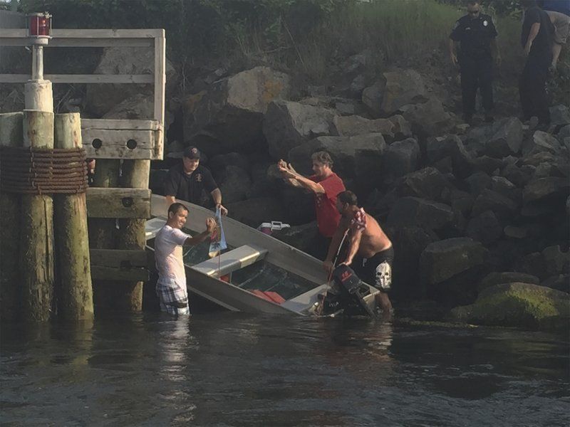 Boat capsizes under Cut Bridge | Local News | gloucestertimes.com