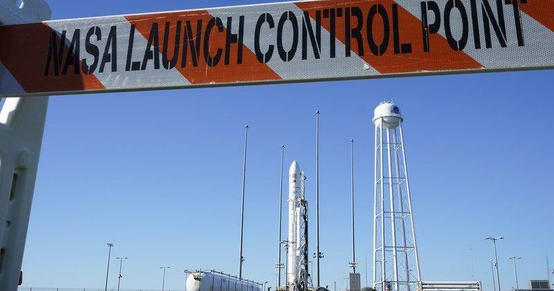 Potty training: NASA tests new $23M titanium space toilet | News ...